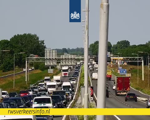 Rijkswaterstaat Verkeersinformatie on Twitter: "Ongeval met meerdere voertuigen op de #A15 bij ...