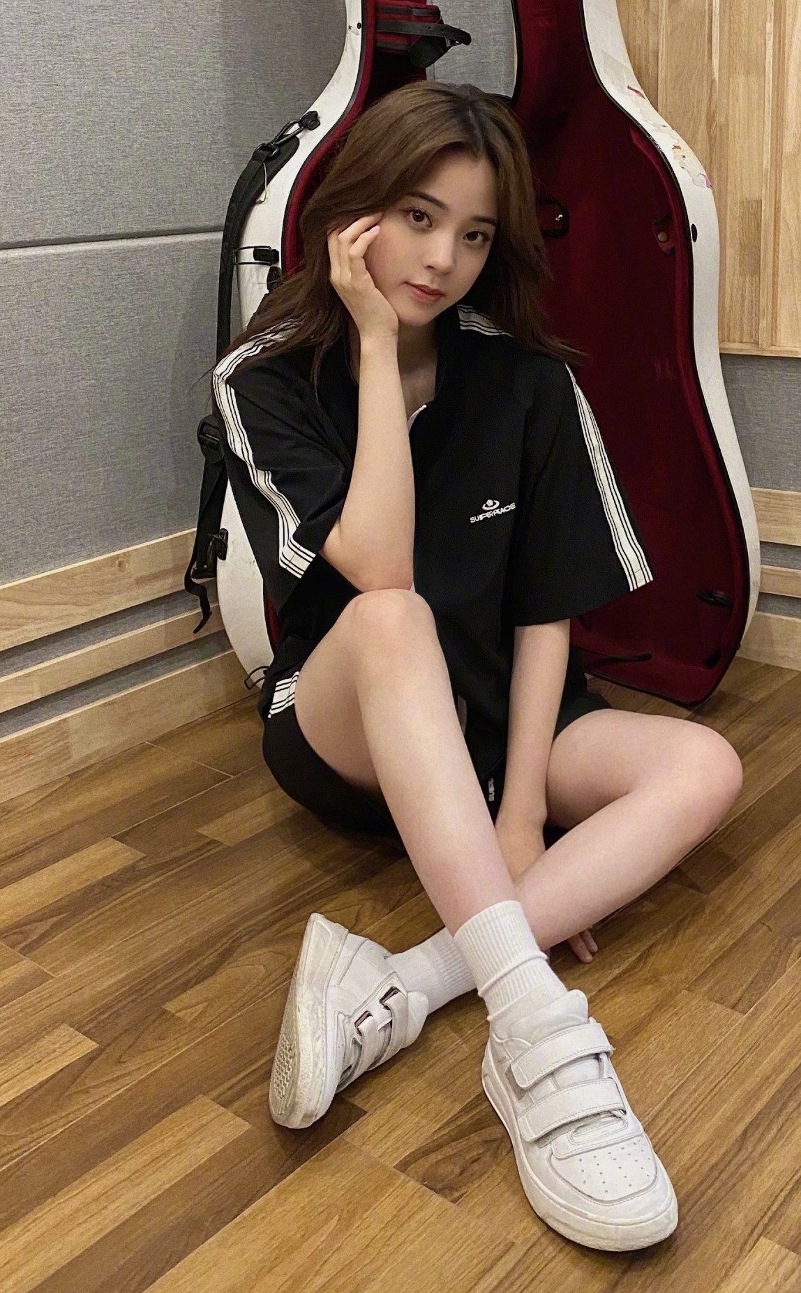 ntrwang on Twitter: "#欧阳娜娜 #白袜 https://t.co/b7WVSWFNHF" / Twitter