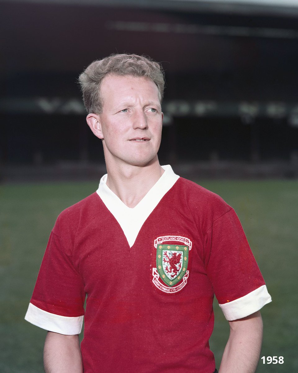 @FAWales @Cymru 1958 - Home kit (Ivor Allchurch)