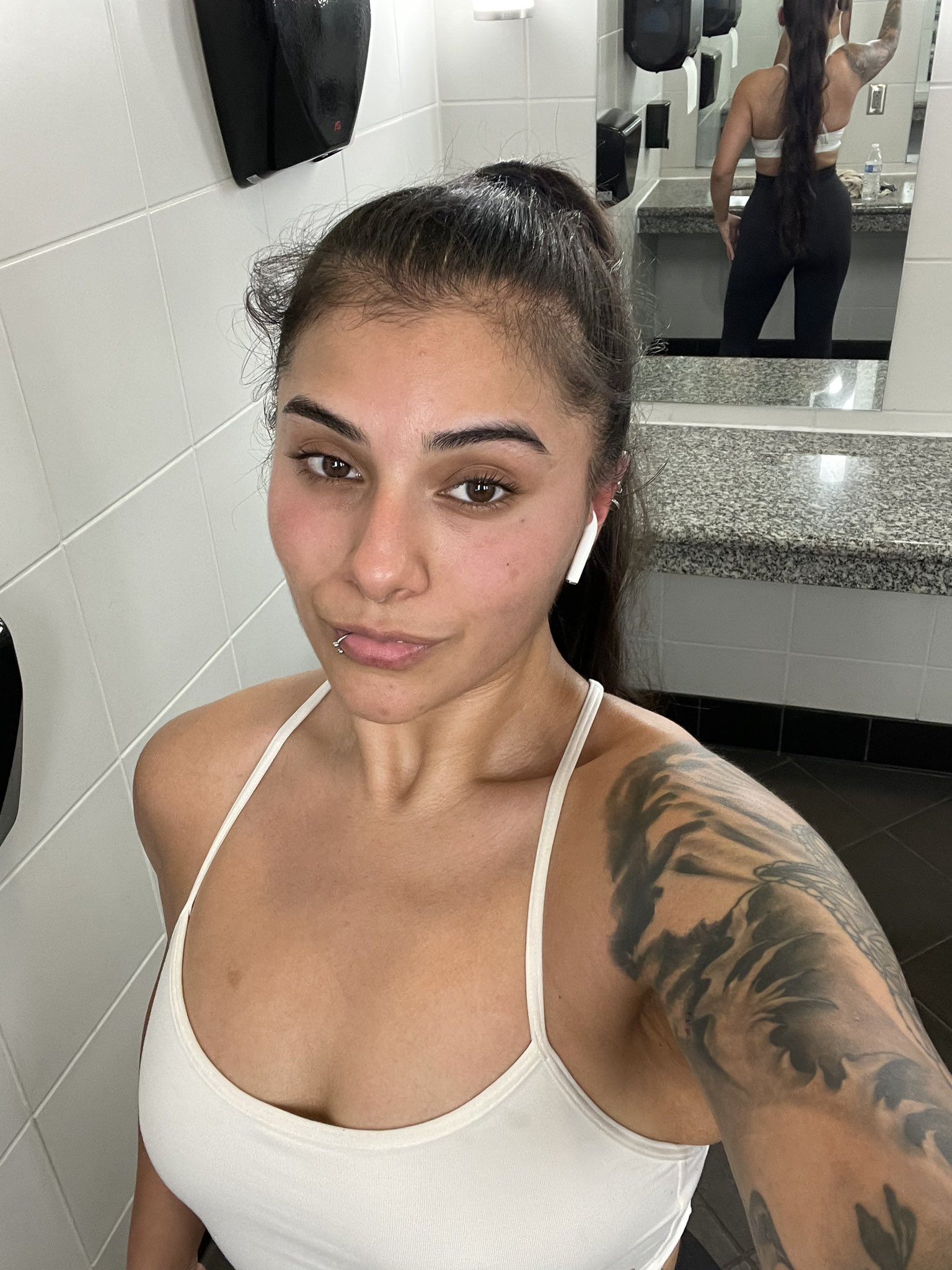 SolidGoddess on Twitter: "That girl you can’t keep your eyes off of 👀🔥 https://t.co/x4ftJ3JzQA ...