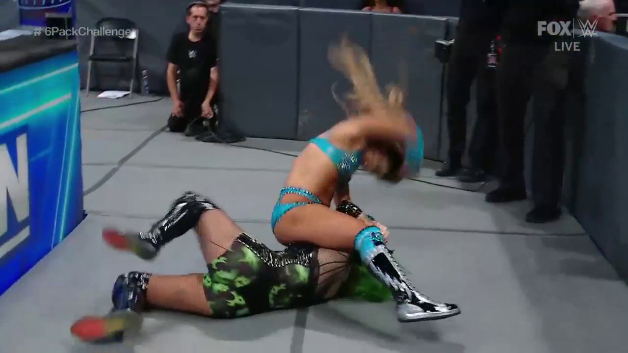 WWE on FOX on Twitter: "Aliyah goes right after @ShotziWWE! @WWE_Aliyah | #SmackDown https://t ...