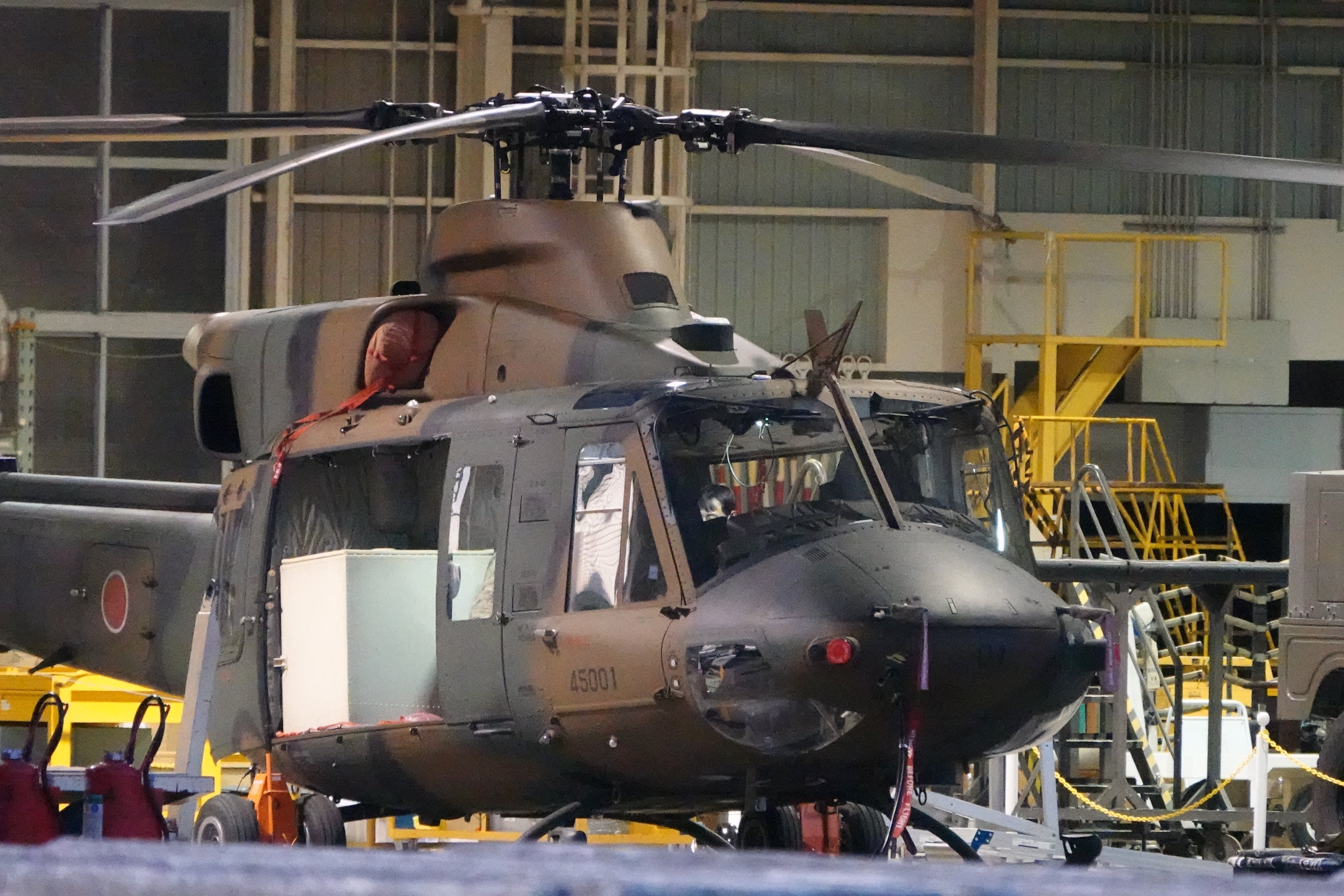 Masa on Twitter: "@chageimgur UH-2の増槽ですが、おそらくこの白い箱のようなものだと思われます。 場所的にはUH-1Jと同じ場所ですね。 https://t ...