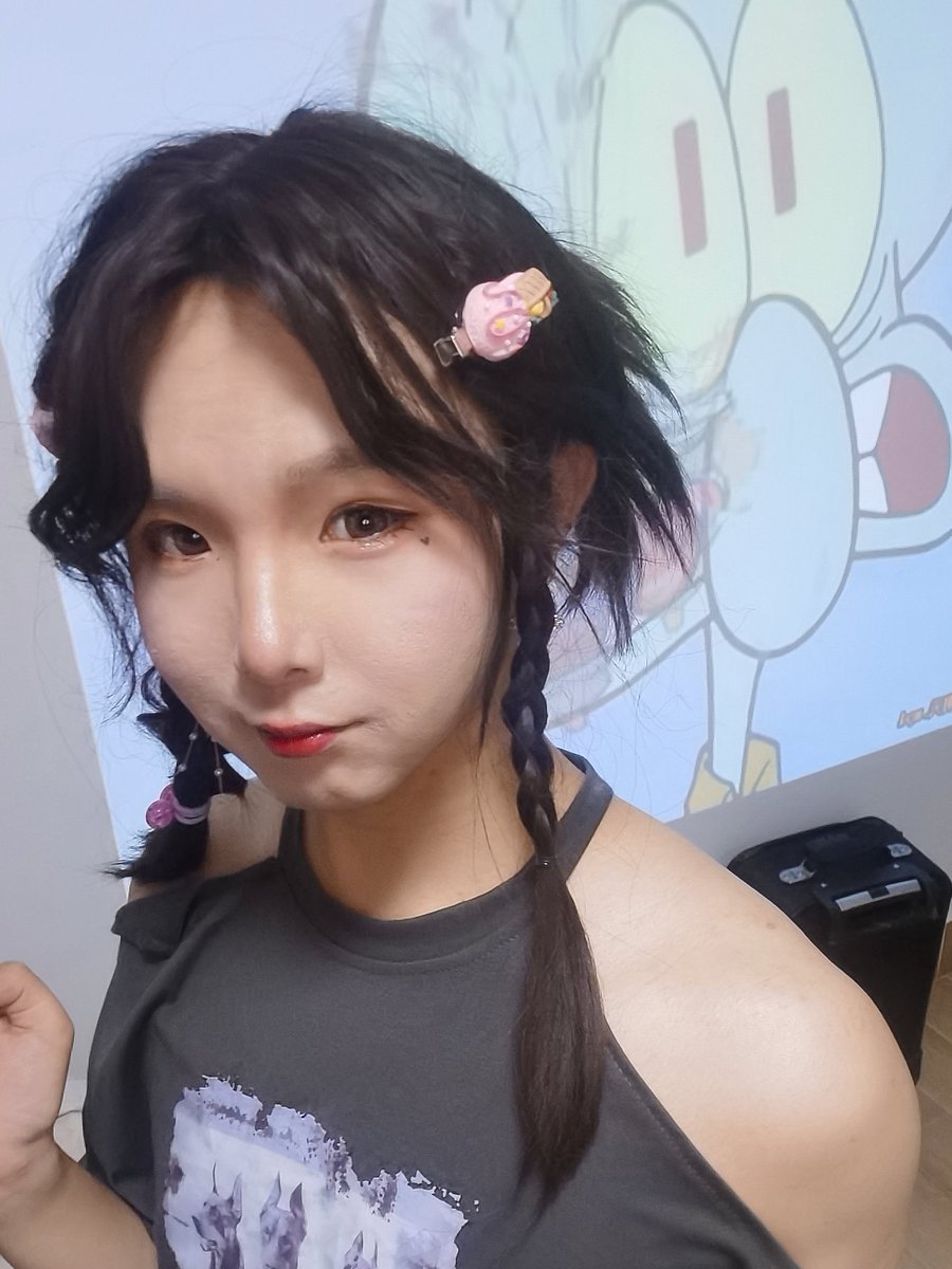 把头发扎起来了耶！ Vivily大笨蛋 @vivilydabendan