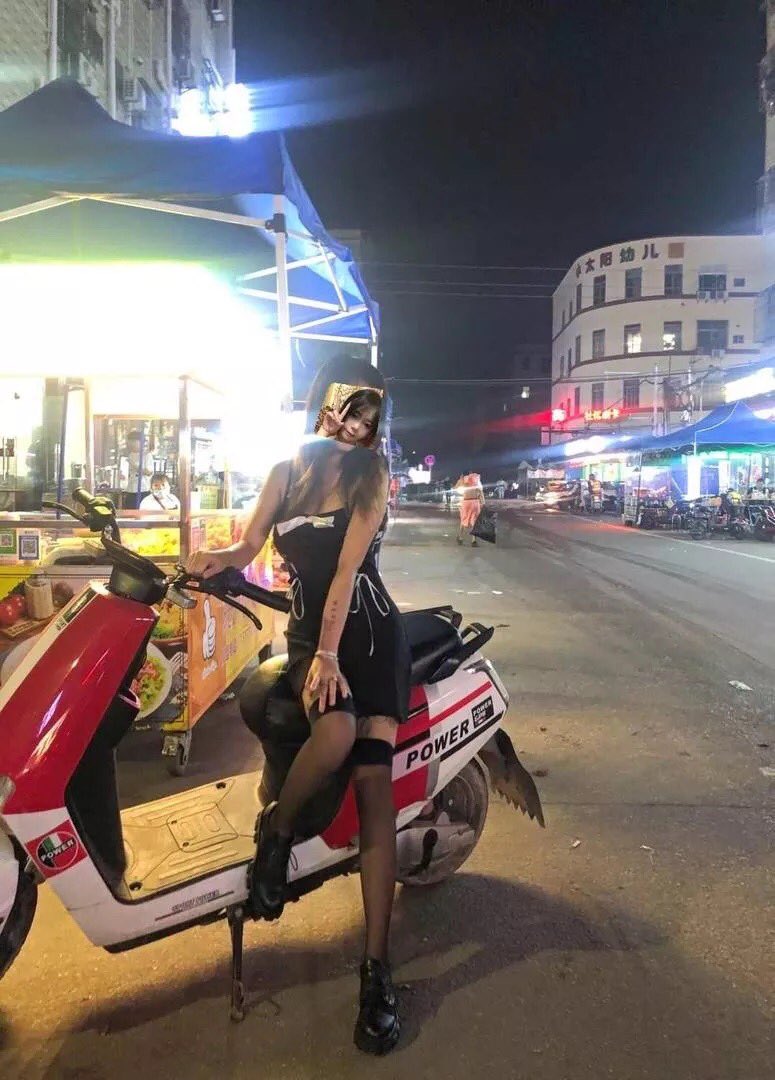 是甜甜呀 On Twitter 有来找我玩的嘛 你请吃饭 我骑电驴 #母狗、#萝莉、#肉便器、#性奴、#漏出、#性感、#sm、#虐待、#胸、#变态、#空降、#骚逼、#反差 #奴