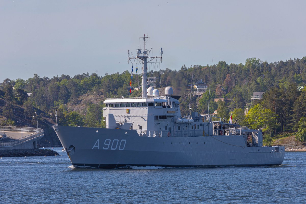 Took up an observation post at Lidingö and enjoyed the sun as well as ...