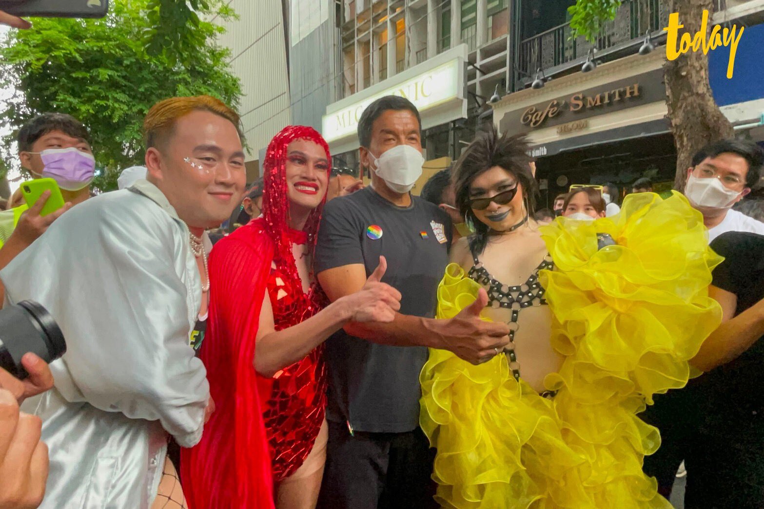 workpointTODAY on Twitter: "ภาพกิจกรรม #นฤมิตไพรด์ ที่ถนนสีลม เวลา 16.00-18.00 น. ภาพ/ อภิสิทธิ์ ...