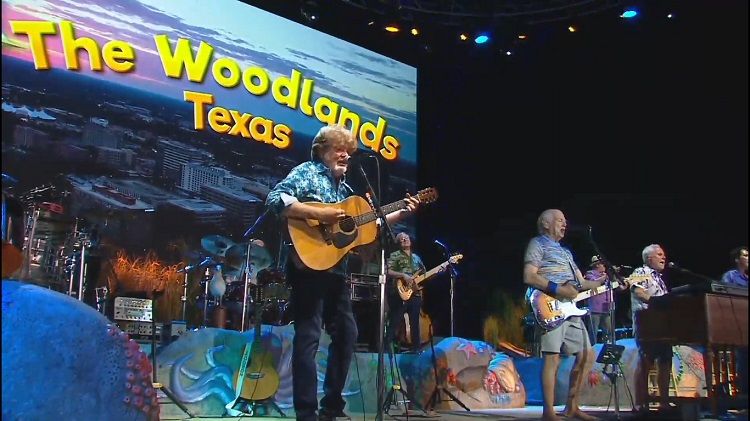 Buffettnews.com on Twitter: "Jimmy Buffett and the Coral Reefer Band continued the 2022 Life on ...