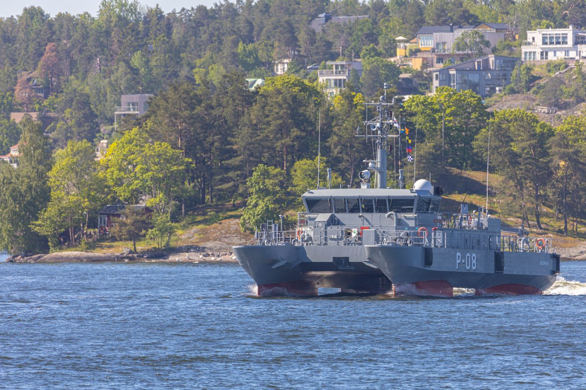 Took up an observation post at Lidingö and enjoyed the sun as well as ...