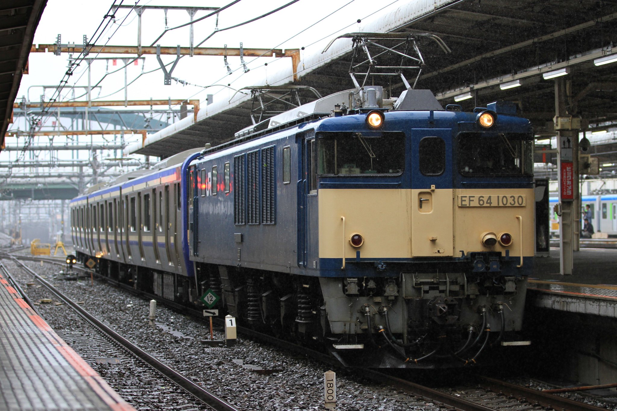 ボブ on Twitter: "2022/06/06 配9728レ 東北貨物線 EF64 1030+E235系 J-14編成 大宮駅にて https://t.co/Y4SrJlWb9B ...