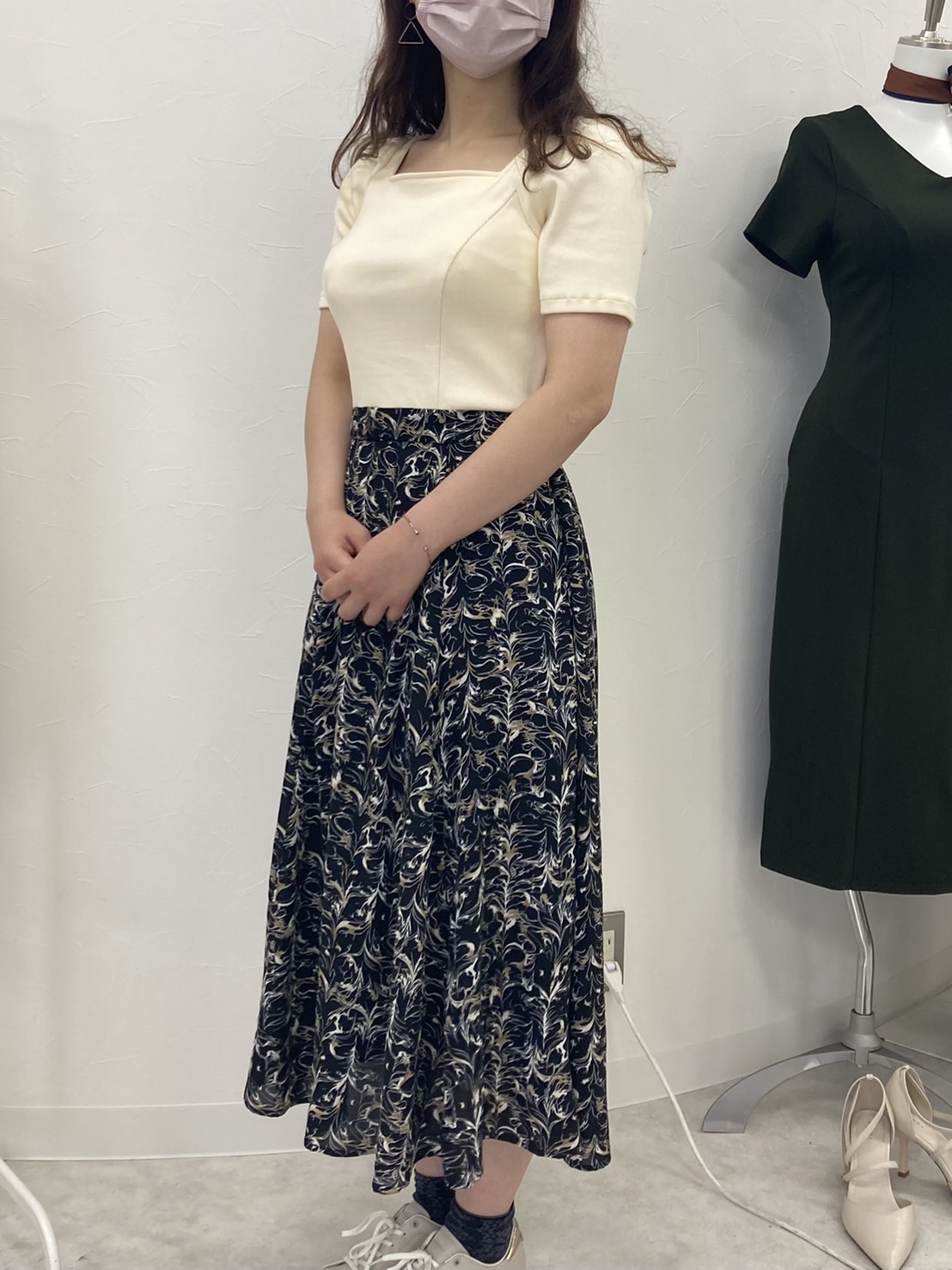 Overeレビュー|胸が大きな女性のブランド On Twitter 👗プリントドッキングワンピース:バニラ×ブラック 📣推しコメント 服