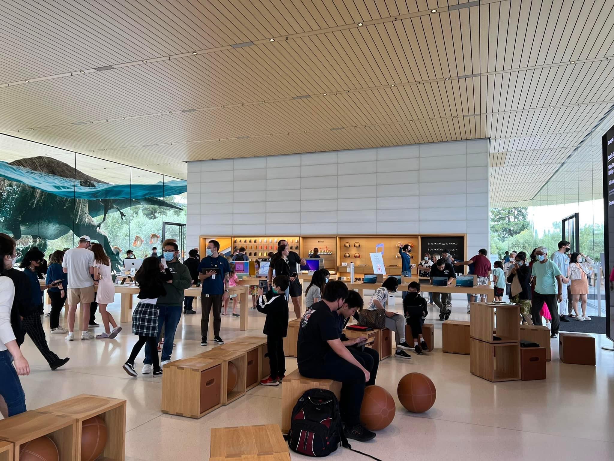 iPhoneMod.net on Twitter: "ภาพบรรยากาศจาก Apple Park สหรัฐอเมริกา https://t.co/EOsvxMnr4R" / Twitter
