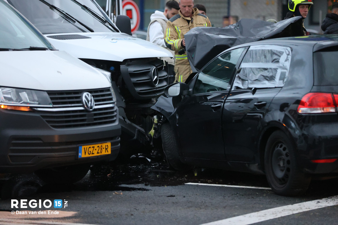 Regio15.nl on Twitter: "Aanrijding twee voertuigen op de #Binckhorstlaan met de #Mercuriusweg in ...