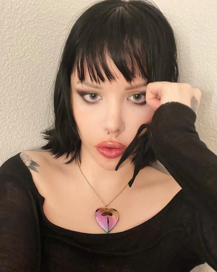 Alice Glass Black Hair