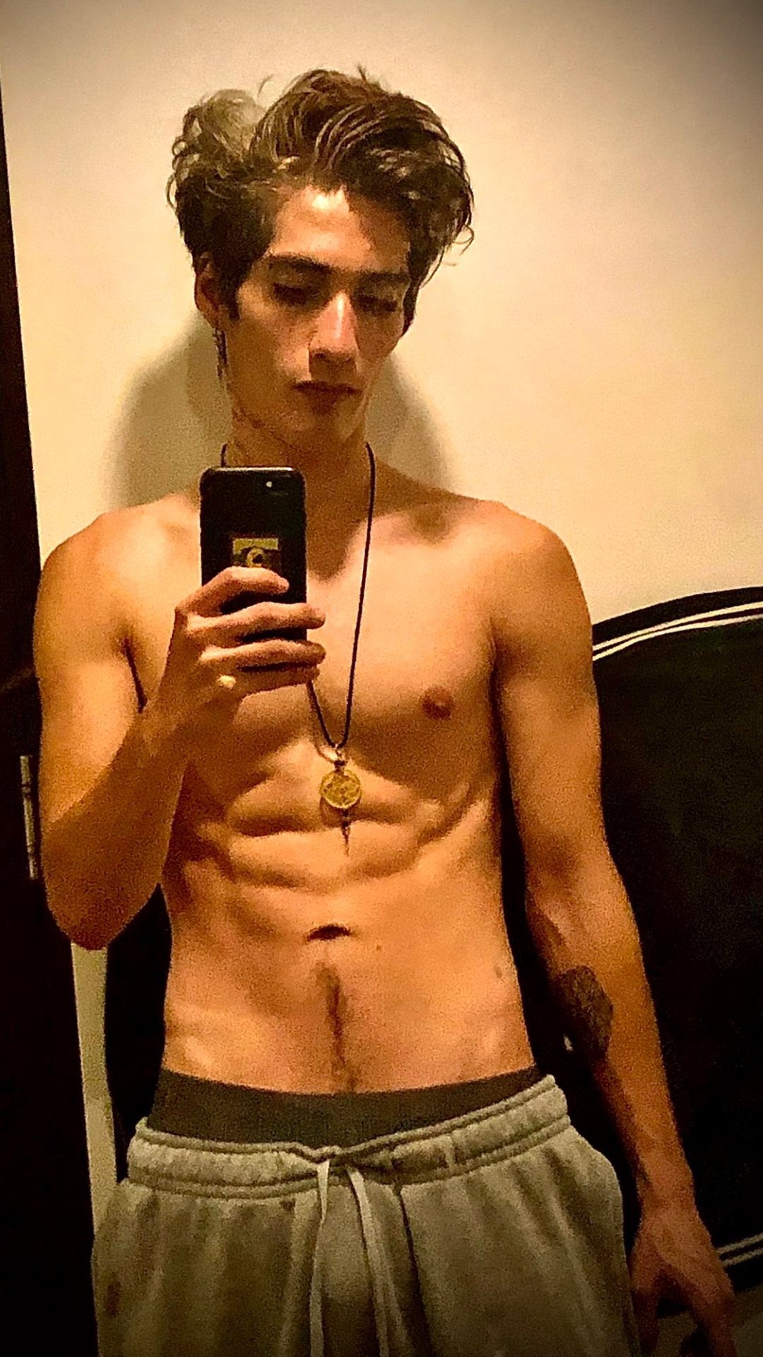 Es Corto on Twitter: "El cantante Yahir reveló que su hijo Tristán ya dejó OnlyFans, las drogas ...