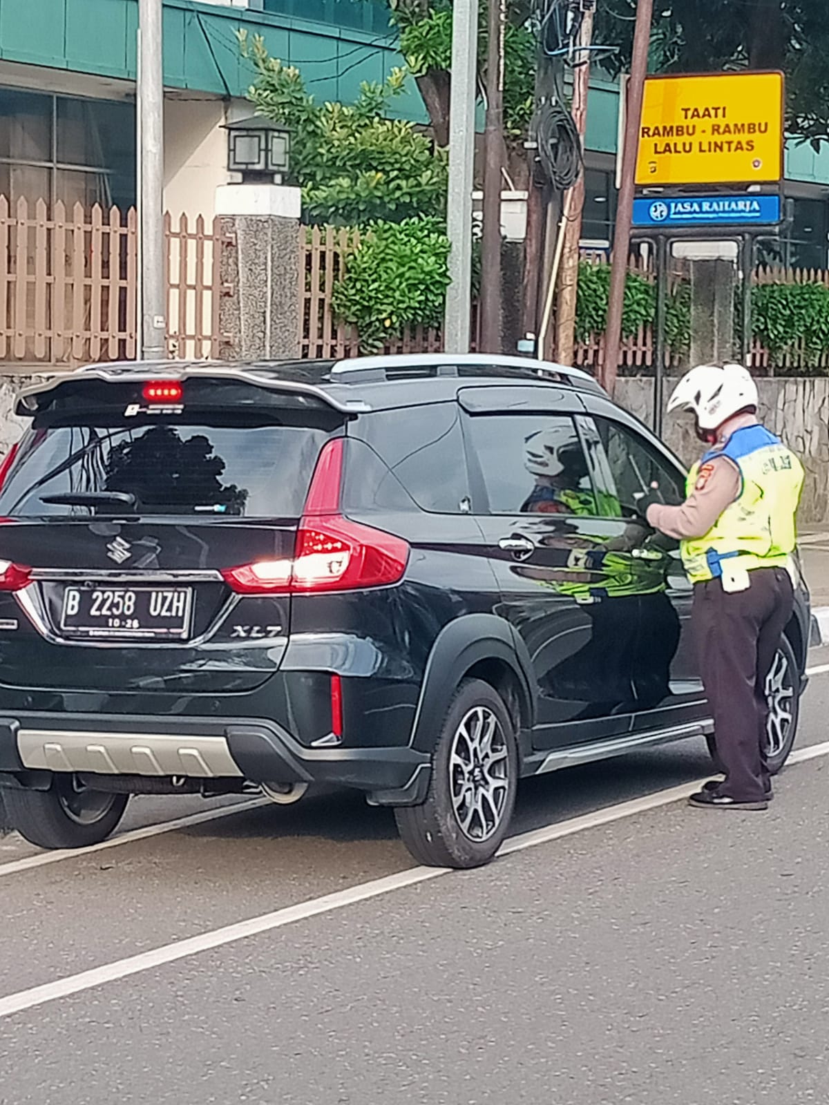 TMC Polda Metro Jaya on Twitter: "16.48 #Polri Sat Lantas Jakpus Sosialisasi Uji Coba Perluasan ...