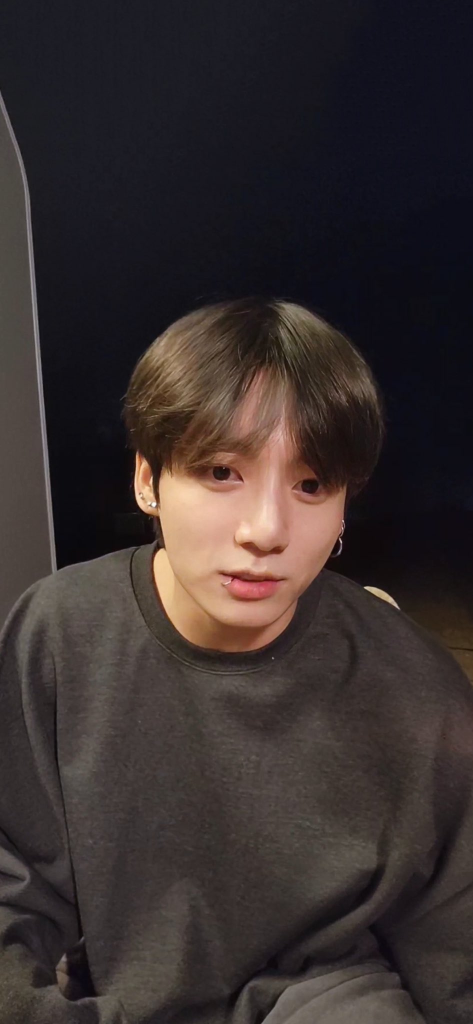 ˁ῁̮ˀ 챱 ᴘʀᴏᴏғ ˁ῁̮ˀ On Twitter 220607 정국 브이앱 배경화면🐰 저장시 Rt🐰 챱배경 챱보정 난