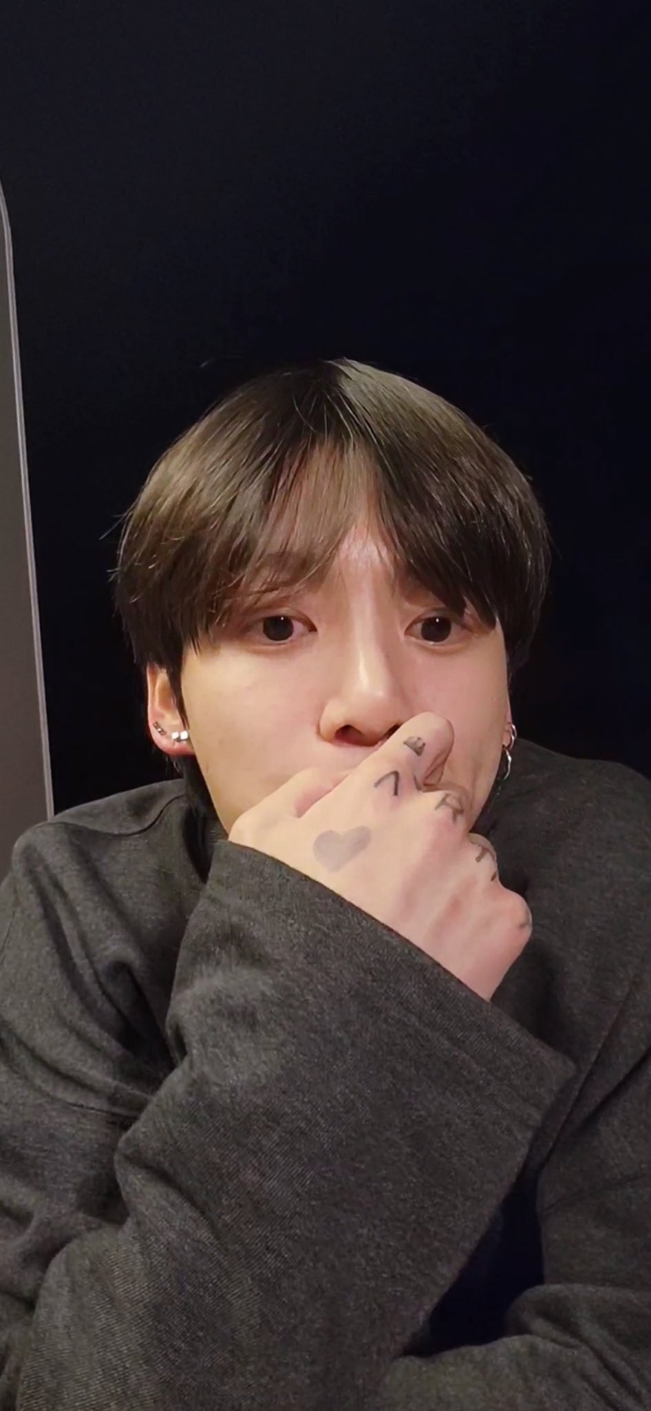 ˁ῁̮ˀ 챱 ᴘʀᴏᴏғ ˁ῁̮ˀ On Twitter 220607 정국 브이앱 배경화면🐰 저장시 Rt🐰 챱배경 챱보정 난