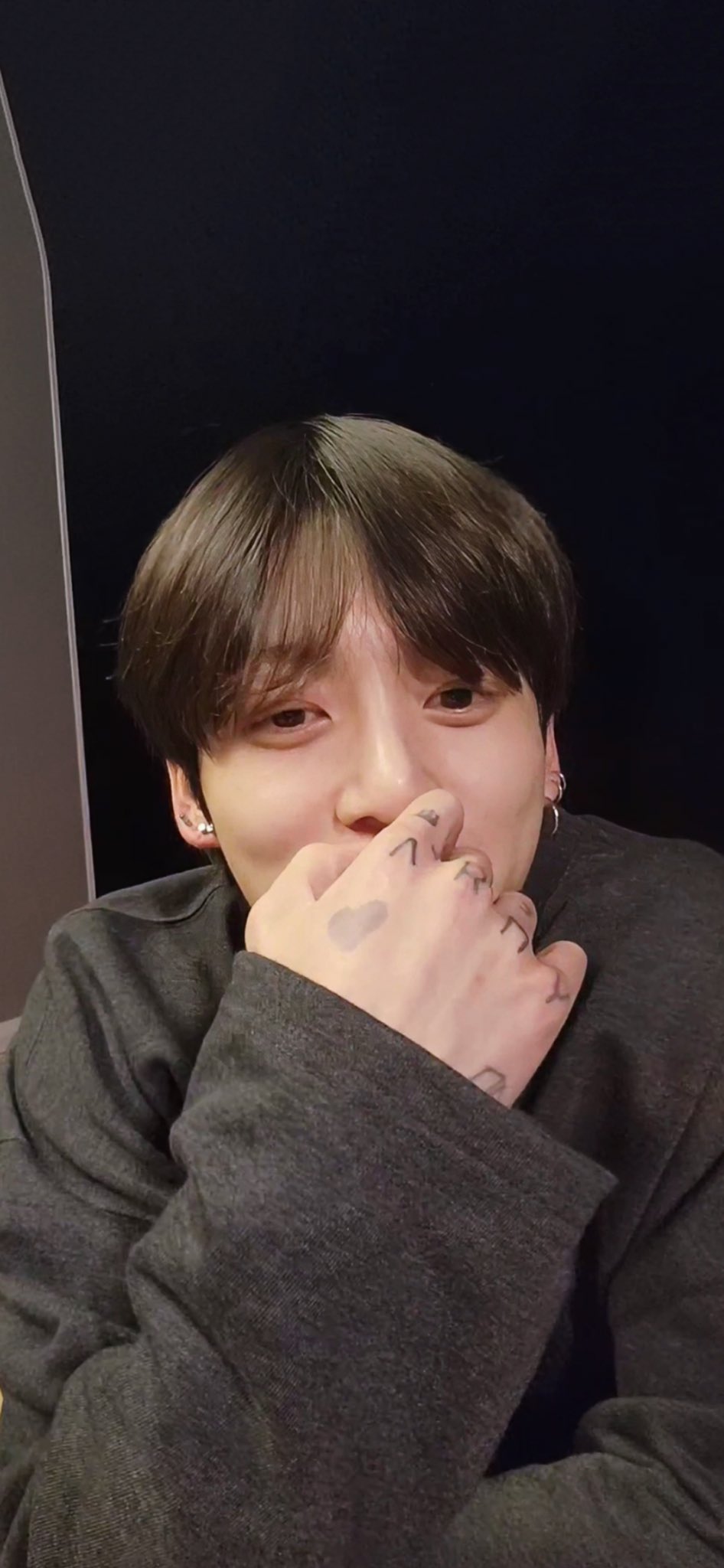 ˁ῁̮ˀ 챱 ᴘʀᴏᴏғ ˁ῁̮ˀ On Twitter 220607 정국 브이앱 배경화면🐰 저장시 Rt🐰 챱배경 챱보정 난