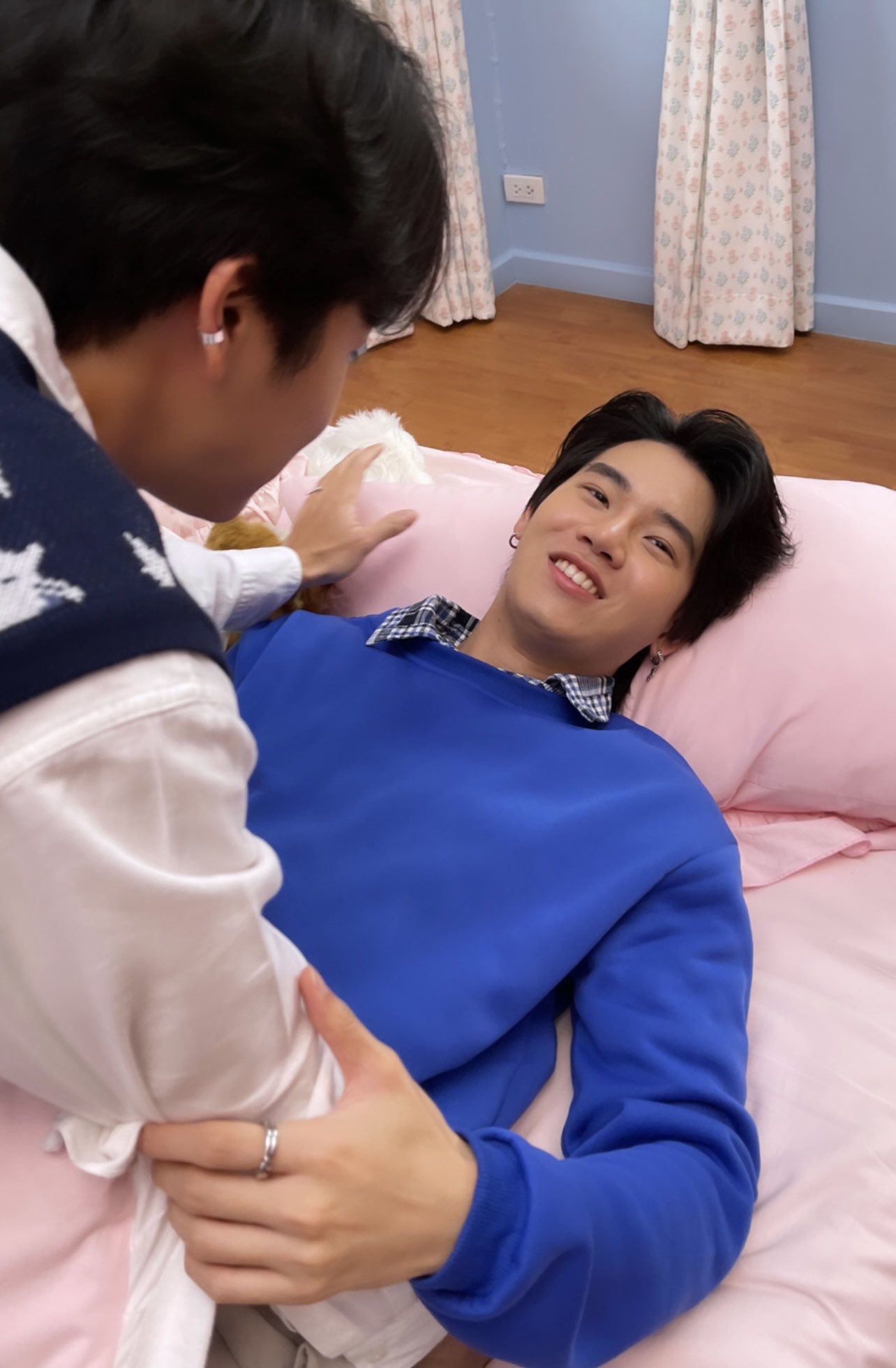 Aunz Patchara on Twitter: "เข้าใจได้ เบื้องหลังกองถ่ายmvหลังจากฉันทานข้าวเสร็จจะไปเข้าห้องน้ำใน ...