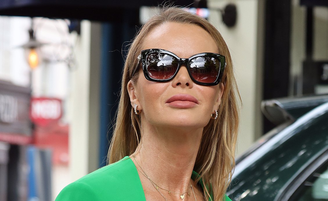 Daily Star On Twitter Amanda Holden Shows Off Ageless Beauty As She