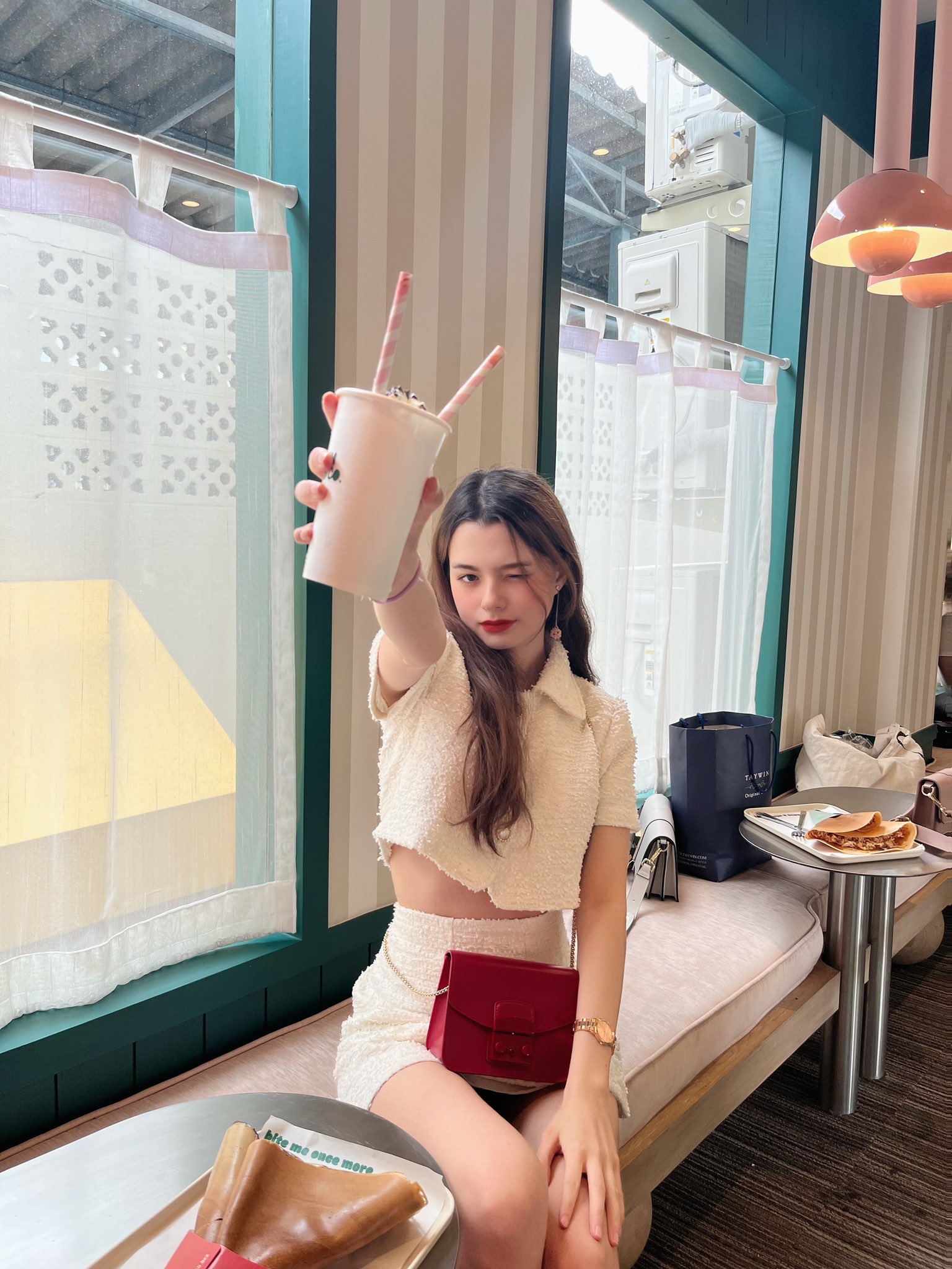 N' Becky (Luv u mami) on Twitter: "Good morning, have a nice day🧋💓 #beckysangels https://t.co ...