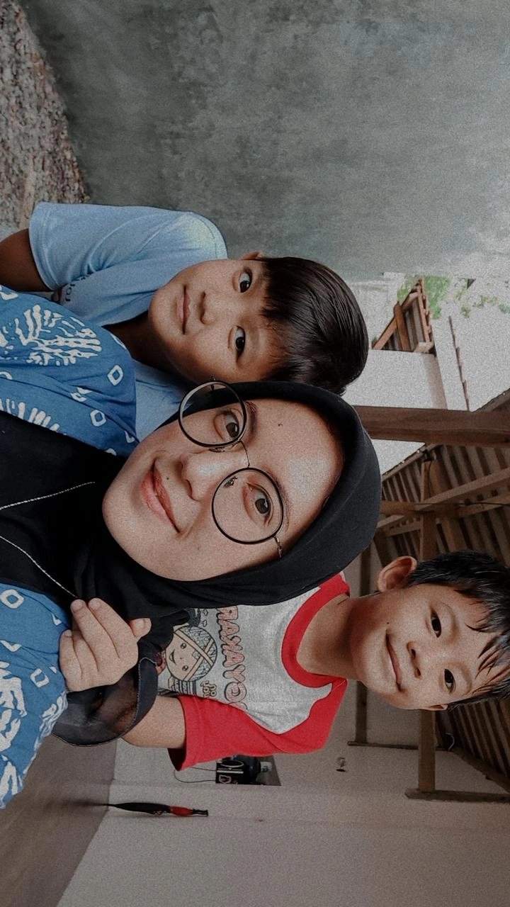 putrii on Twitter: "Bangga bisa jadi salah satu bagian dari keluarga mereka♡ https://t.co ...