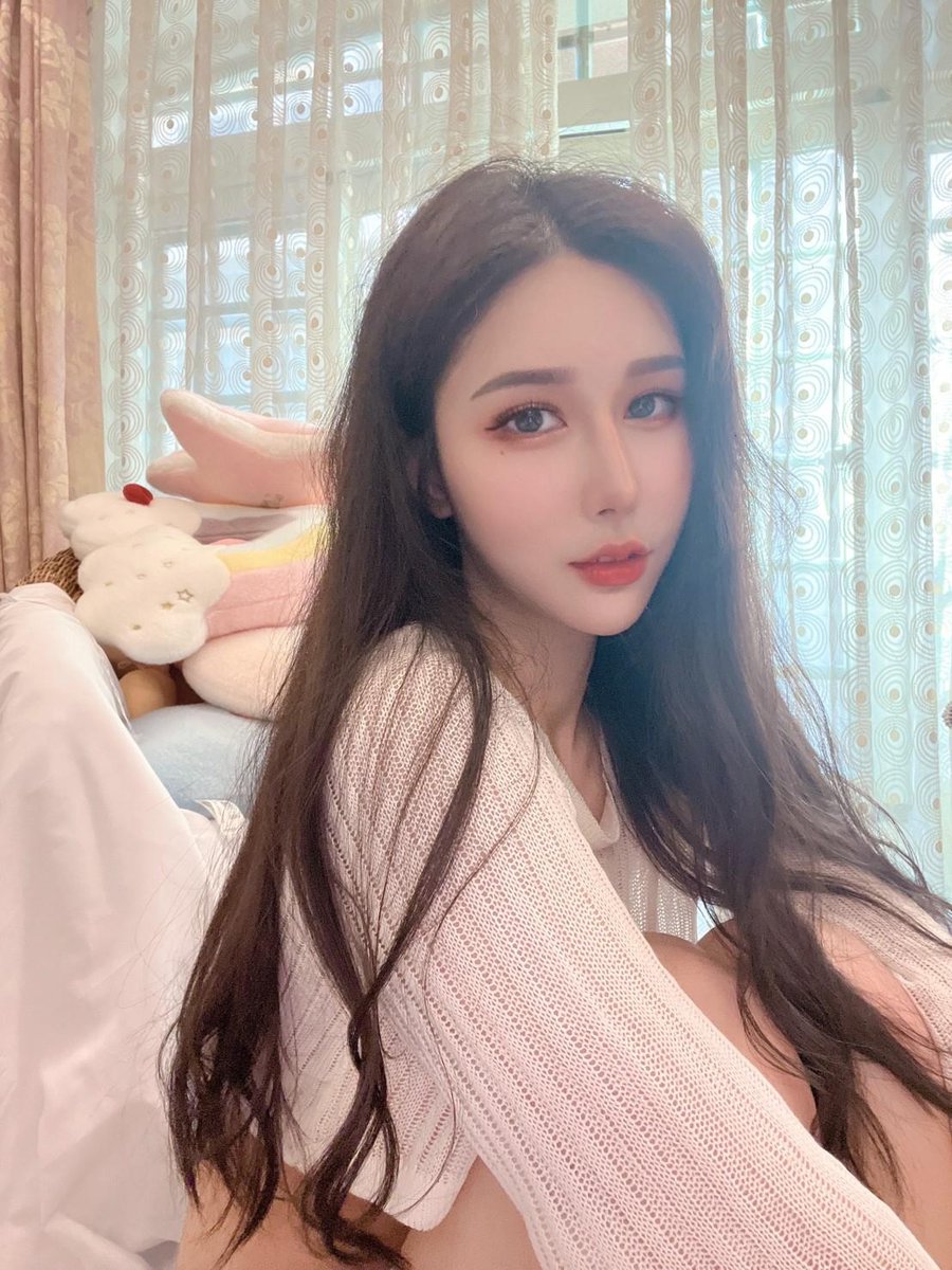 生命如流水，只有在急流與狂奔的時候才越顯得美麗，也更有意義 還是.....你覺得我就算坐著也美麗呢?🤣 來聊聊嗎? https://t.co/WjYVKExDdF #JVID #女人 #藏不住 ...