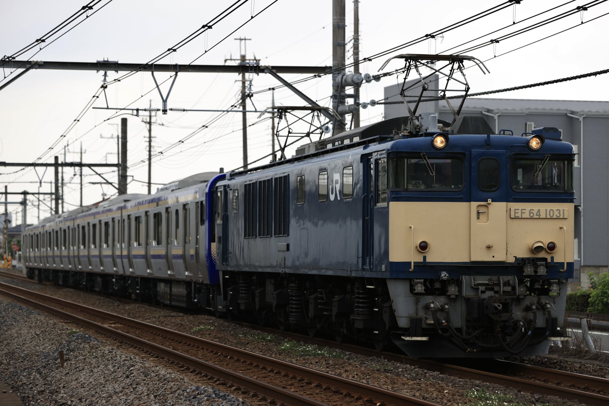 2nd-train 鉄道写真ニュースサイト on Twitter: "RT @nyt_bnr34: 2022/6/23 配9728レ J-TREC出場配給 EF64-1031+E235系G ...