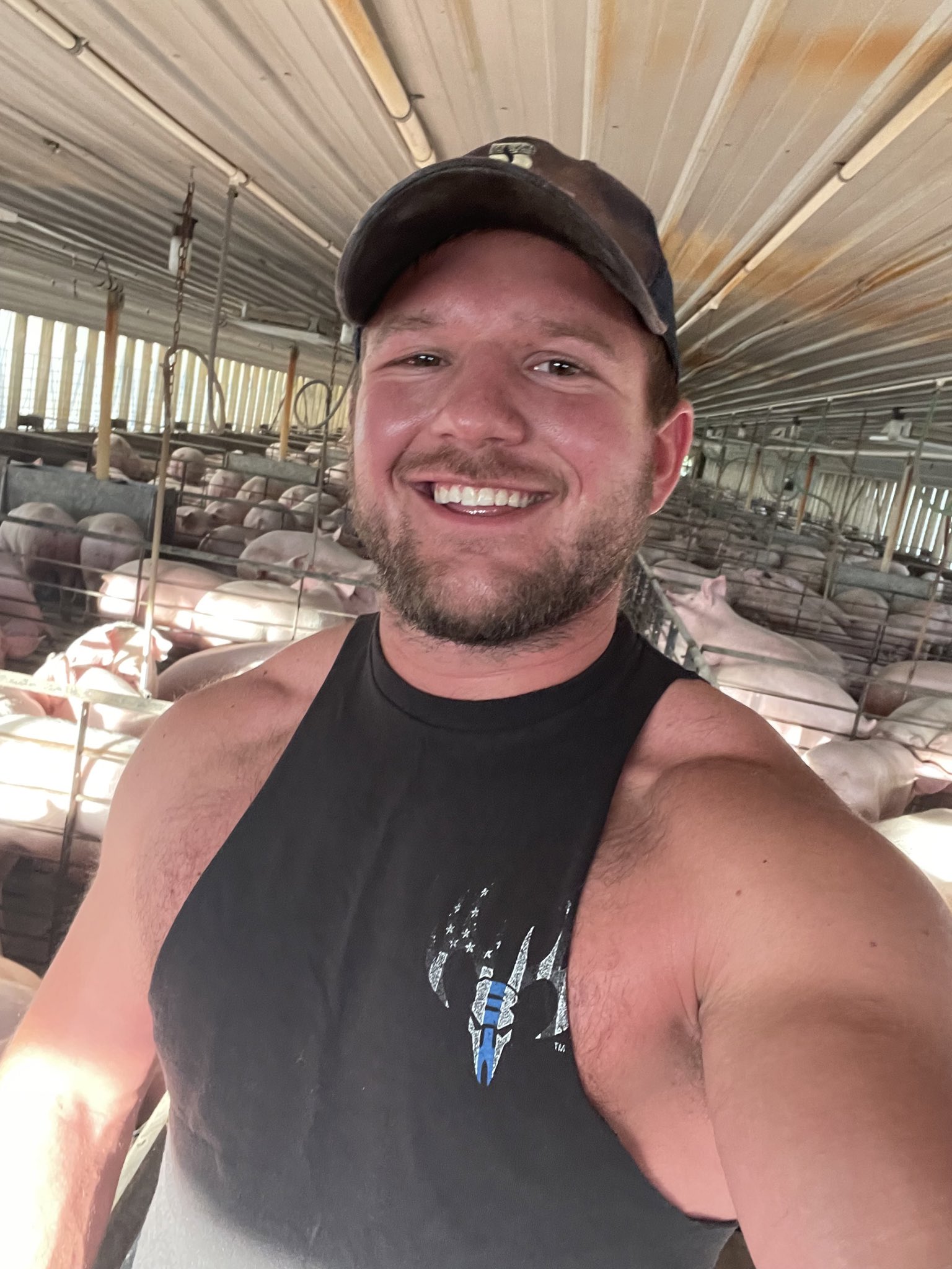 Turkeytrav2 on Twitter: "Fun fact: pigs don’t sweat…. But I sure do 😂 https://t.co/onBxk7IReR ...