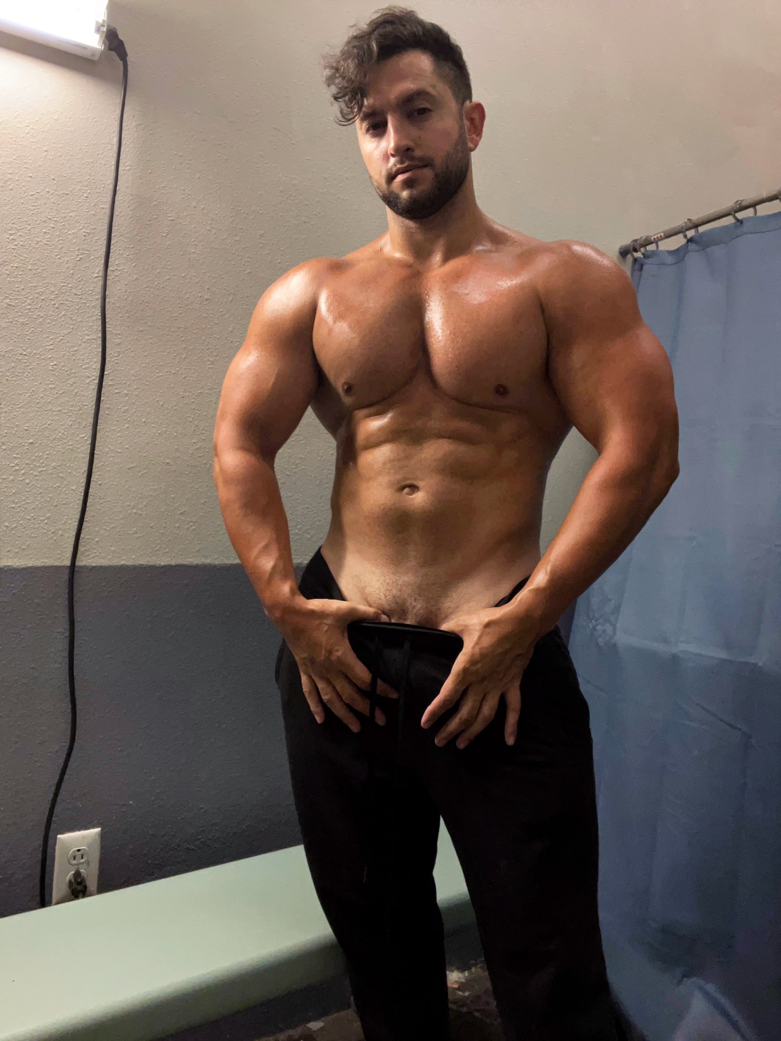 Gavin Wolfe (Miah High Club) on Twitter: "Cum help me relax after my workout! You know where to ...