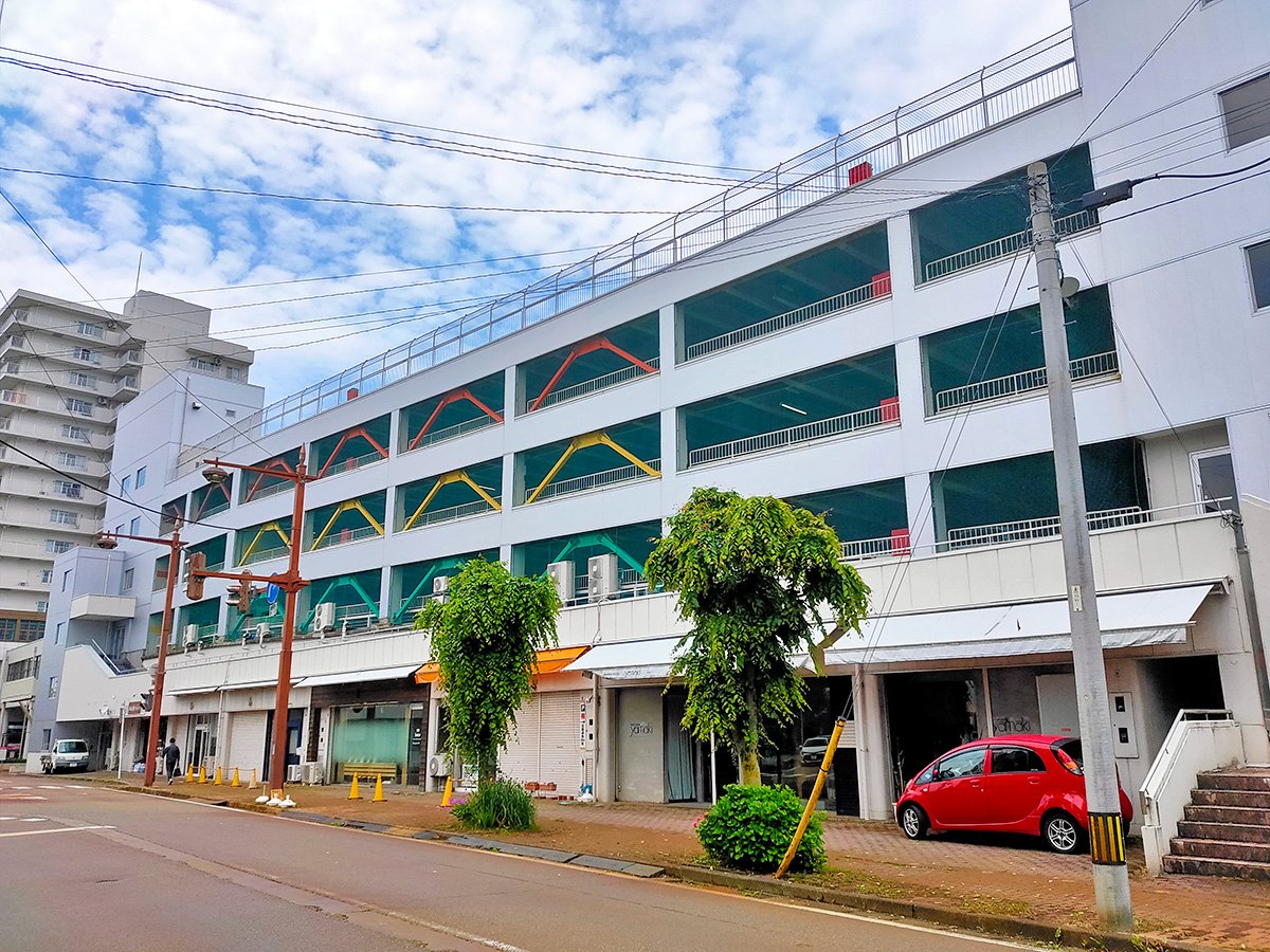 j-rakuda on Twitter: "三条市昭栄地区再開発事業で1988年3月オープンしたジャスコパルム(三条昭栄)店を核としたパルム1。地元テナント棟と上層階がマンションのパルム2 ...