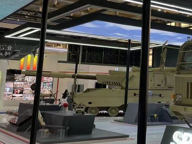 المدفع الصيني PLZ-45A4 النسخة الأحدث يخدم مدفع الهاوتزر الصيني PLZ-45 في القوات الملكيه البرية ...