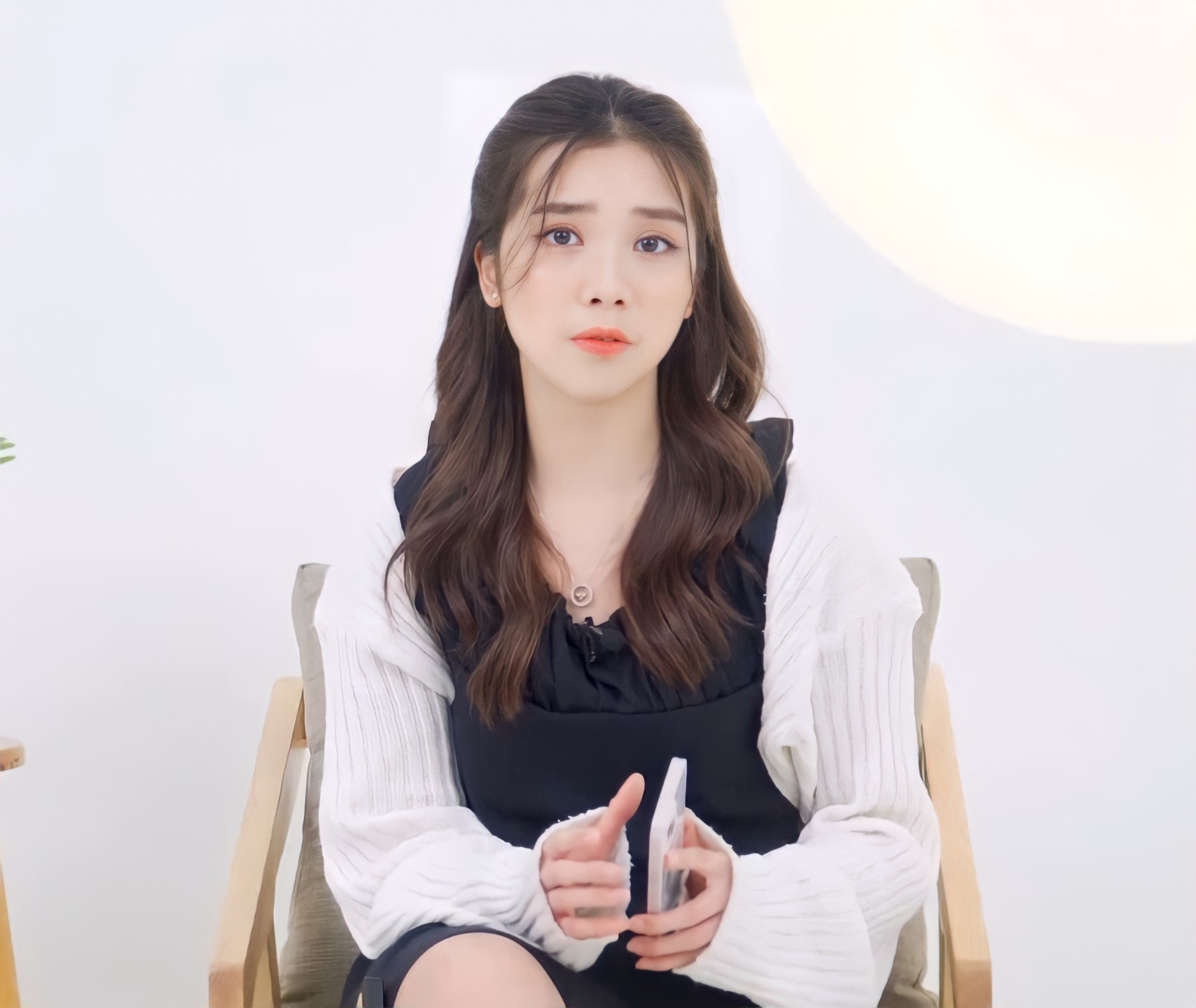 Mmmmmm on Twitter: "@Hoailin47438497 Ko là Trịnh Hà Vi Schannel cơ, thấy ad có follow tui, tưởng ...