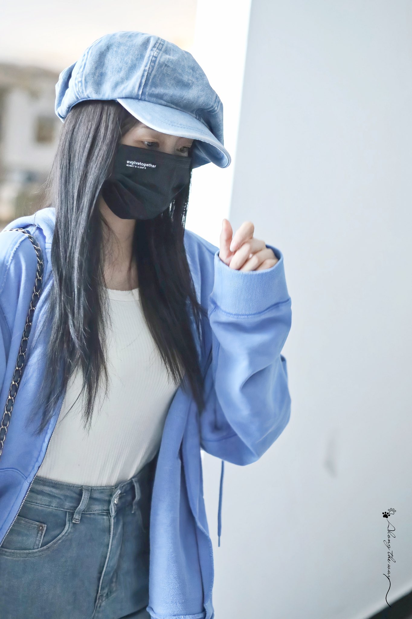 bailu 白鹿 on Twitter: "220612 — fansite update 🌊 © Alongtheway妍途·白鹿 going to work 💼 | bailu as ...