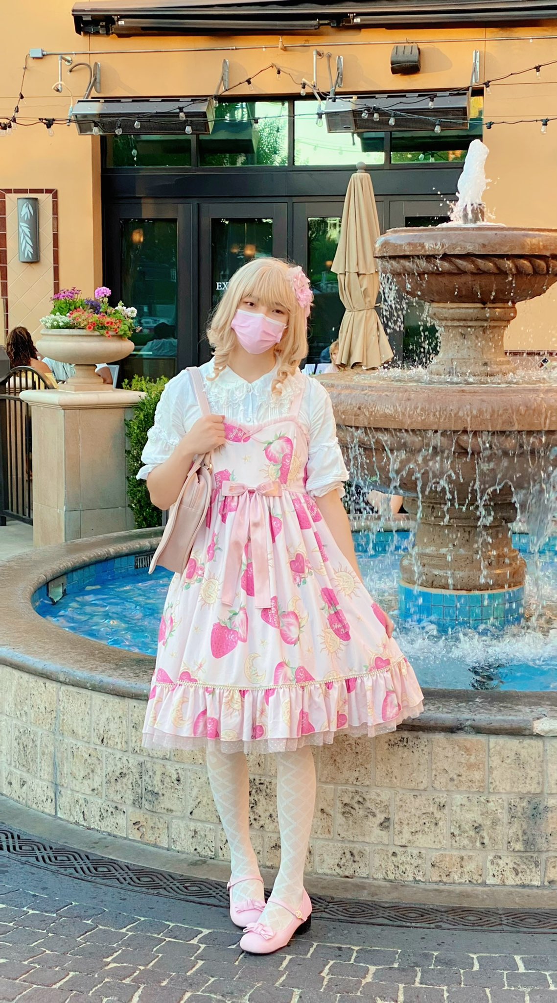 HimeUzuki on Twitter: "去找老朋友玩～ 穿了可爱的粉粉星月草莓w 饭后的散步！ 📷: @Alice__486 # ...