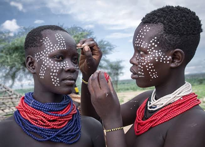 FIVE AFRICAN TRIBES UNAFFECTED BY CIVILISATION A thread 👇👇👇👇 #Africans ...