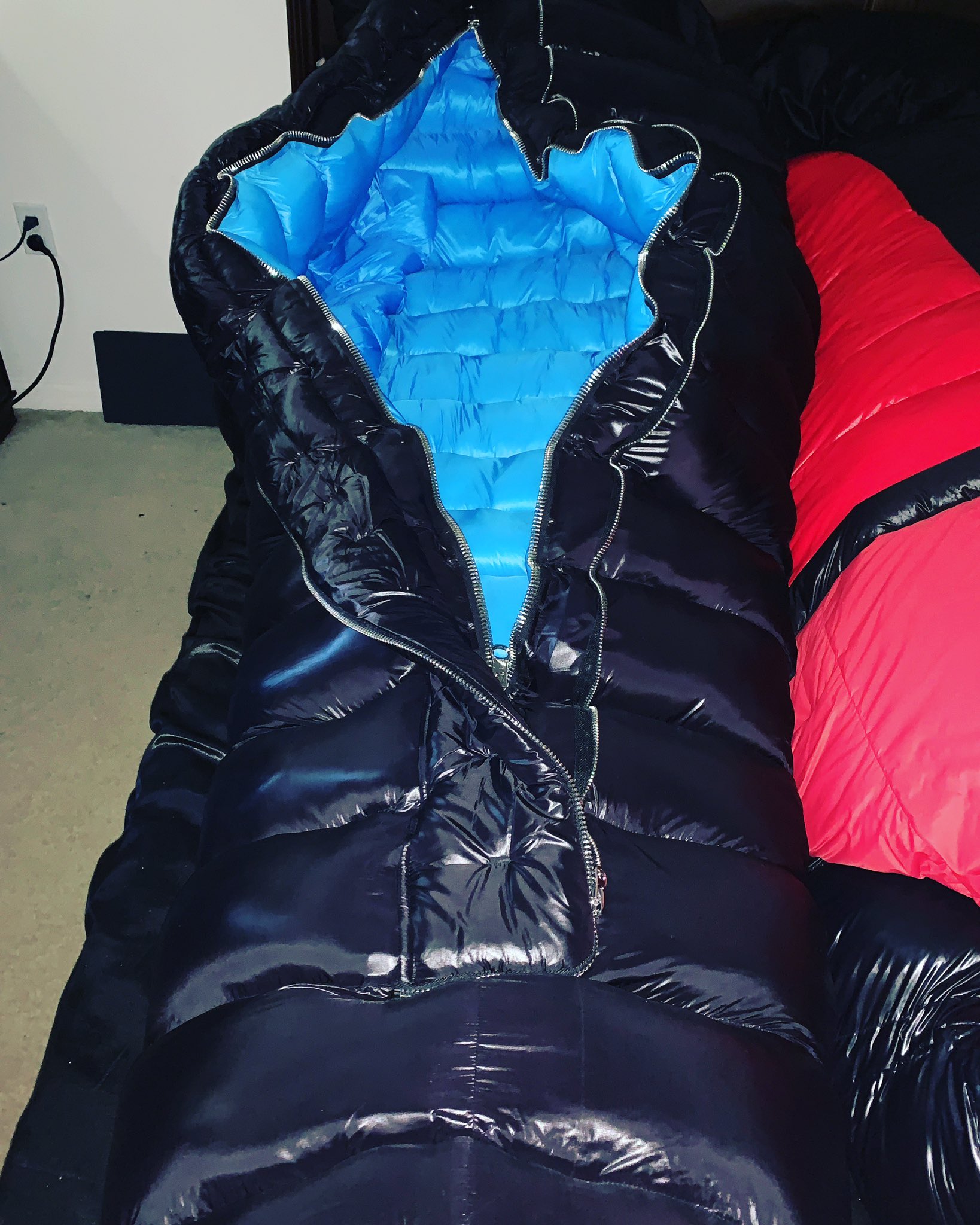 Dask & Peet (3.2K) on Twitter: "My down sleeping bag chamber made by the awesome Zips Down https ...