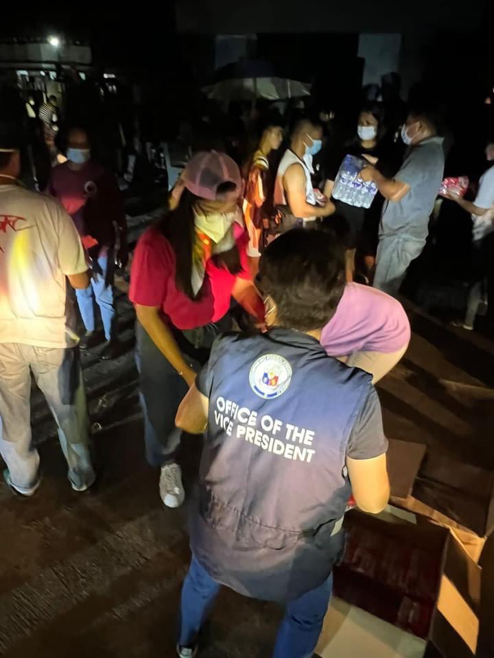 The office of VP Leni Robredo resumes its relief operations in Juban ...