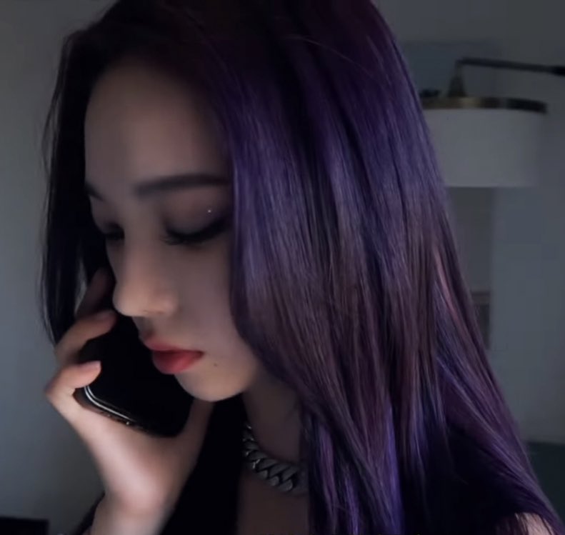 her side profile > karina pics @karinaspics