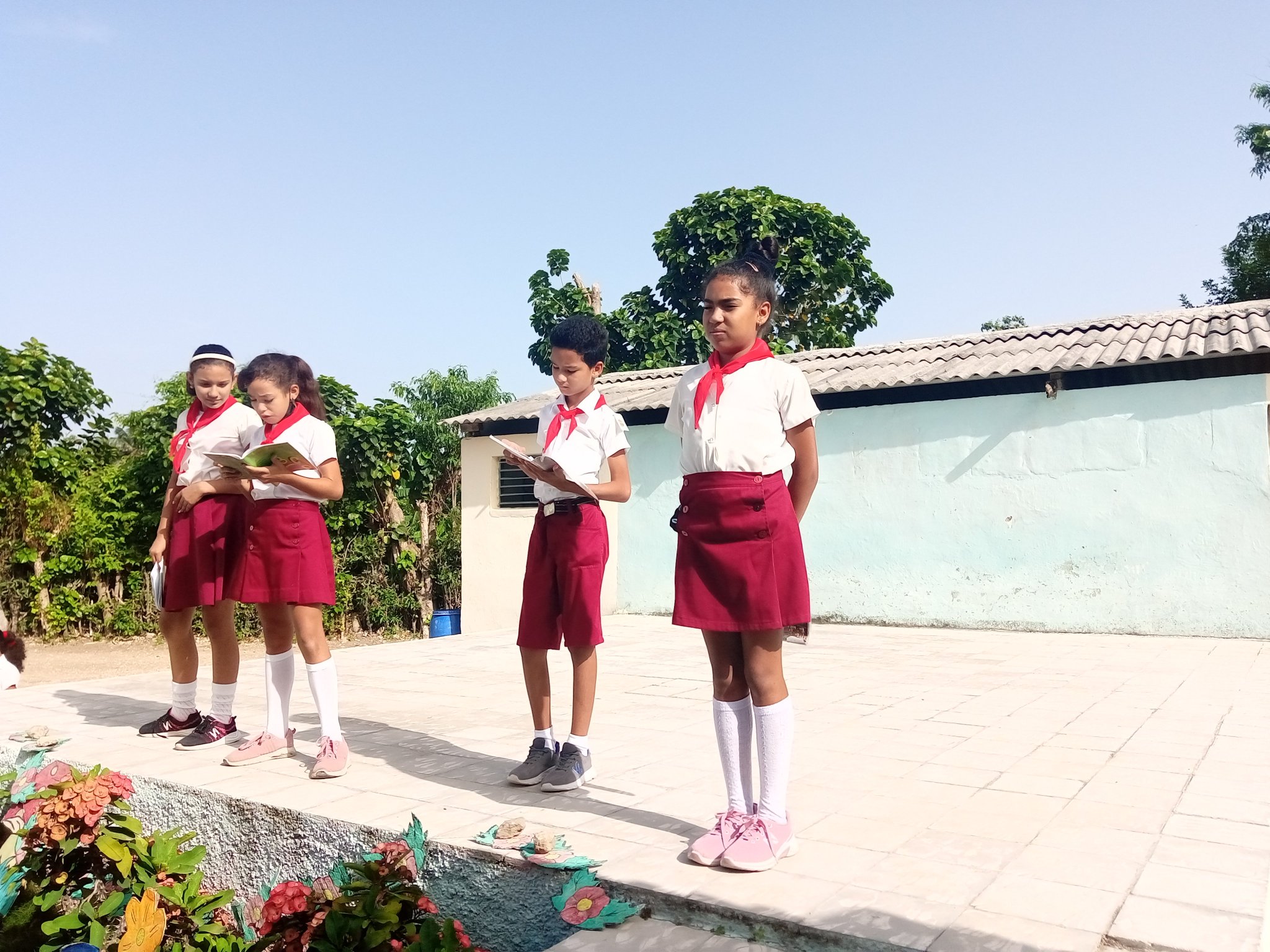 Grisel Capote on Twitter: "Realizando el matutino especial por el natalicio de Antonio Maceo y ...