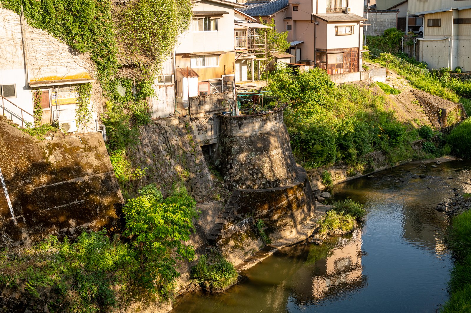 dokubutu on Twitter: "やたらｷﾞﾐｯｸの多そうな 冒険欲そそる 川辺。 https://t.co/wxYbTQnZRd" / Twitter