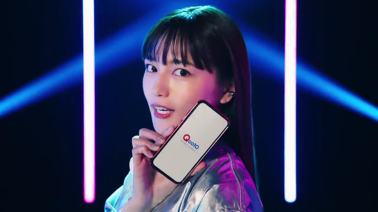 動画NOW on Twitter: "川口春奈 が出演する 衝撃コスパモールQoo10☆メガ割 のCM 「メガ割DJ」篇 https://t.co/3e8HBCOUao https://t ...