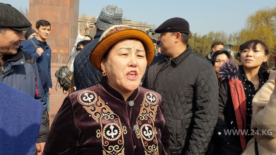 Kloop on Twitter: "В группе поддержки Атазова можно заметить Ыргалай Бекмуратову, известную как ...