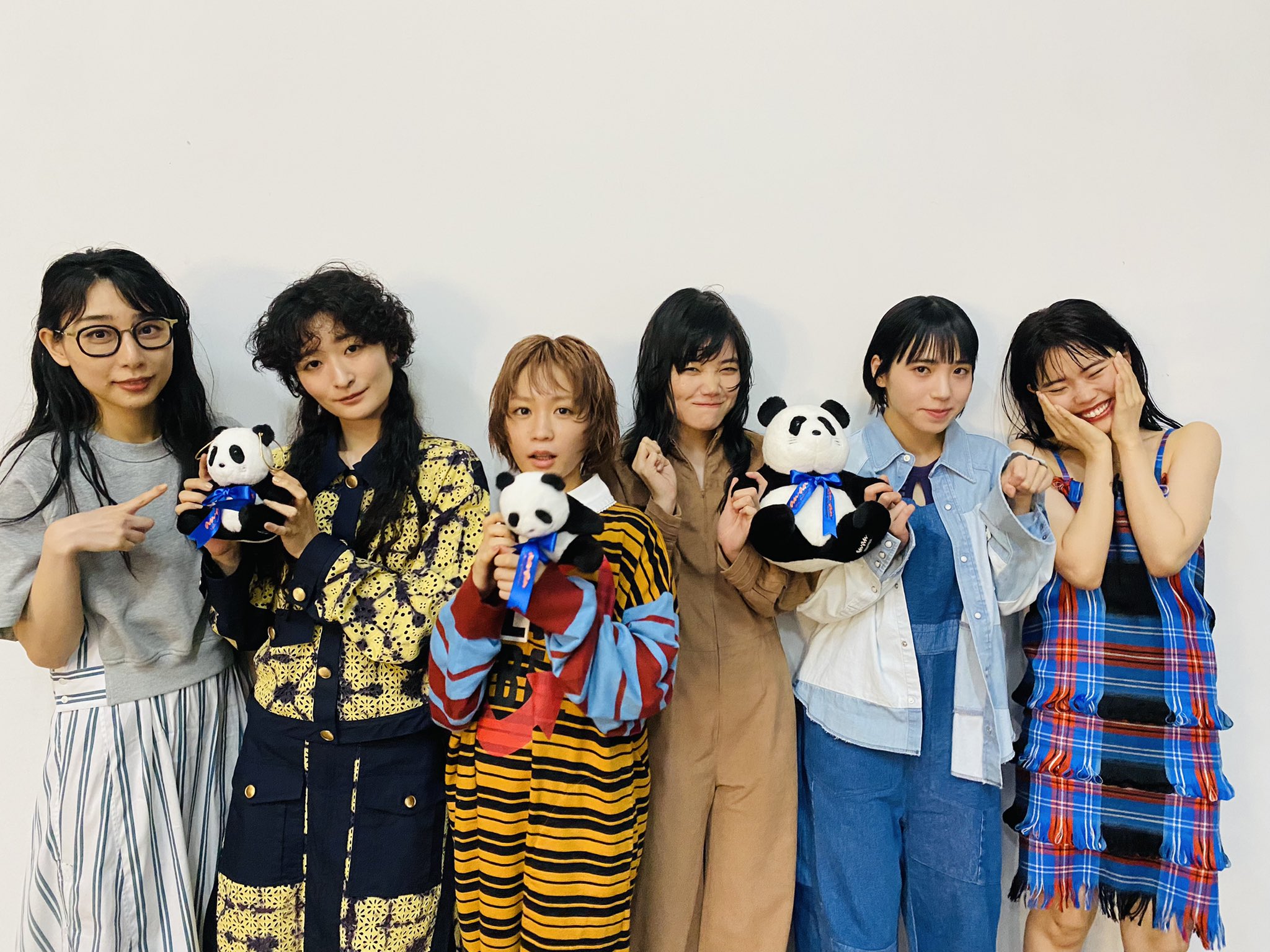 anan on Twitter: "緊急重版が決まった発売中の #anan (表紙は #BTS)に #BiSH が8ページにわたって登場！フェス、ライブツアーなど #BiSH解散パーチー を ...