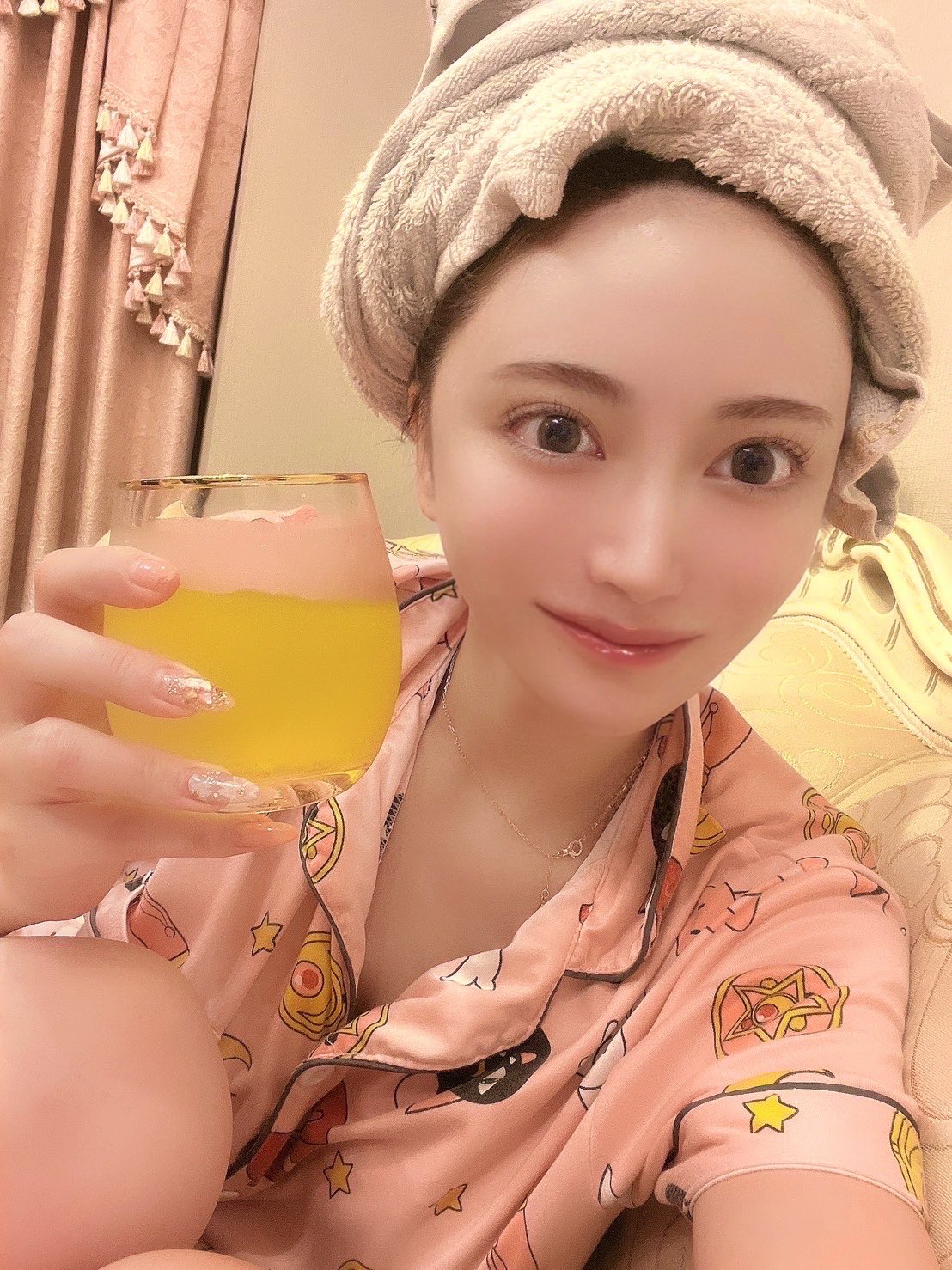 🐝⋆゜八蜜凛🍯🧸アイデアポケット専属新人女優💗 on Twitter: "お風呂上がりの1杯💗オロポ🐝 スッピン初公開…🫢💓 https://t.co/WGyA86pvB4" / Twitter