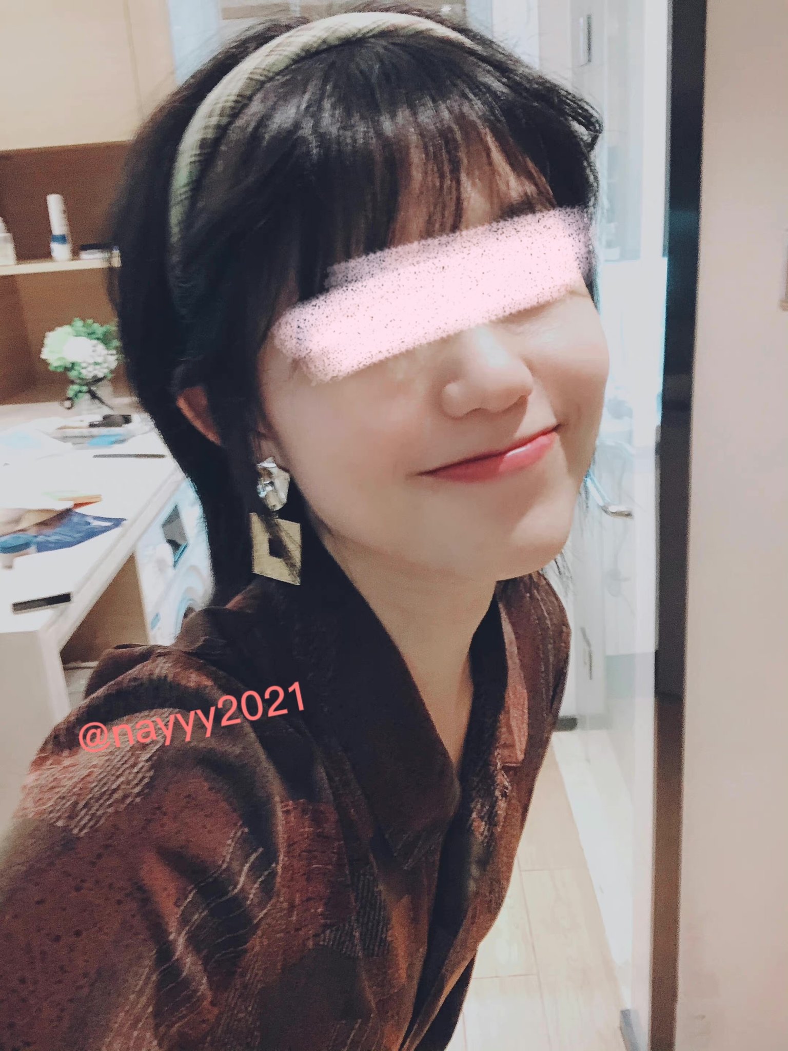 追求刺激就来吧 On Twitter 大一，反差婊。 验证的时候，还在学习准备考试。 清纯可爱的模样下， 隐藏着巨大的反差。 最近在酒店隔离，想挨操想疯了。 隔离期间，平均每天都要自慰一到