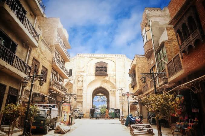 The Gor Khatri area of old Peshawar always peaks my curiosity. It is ...