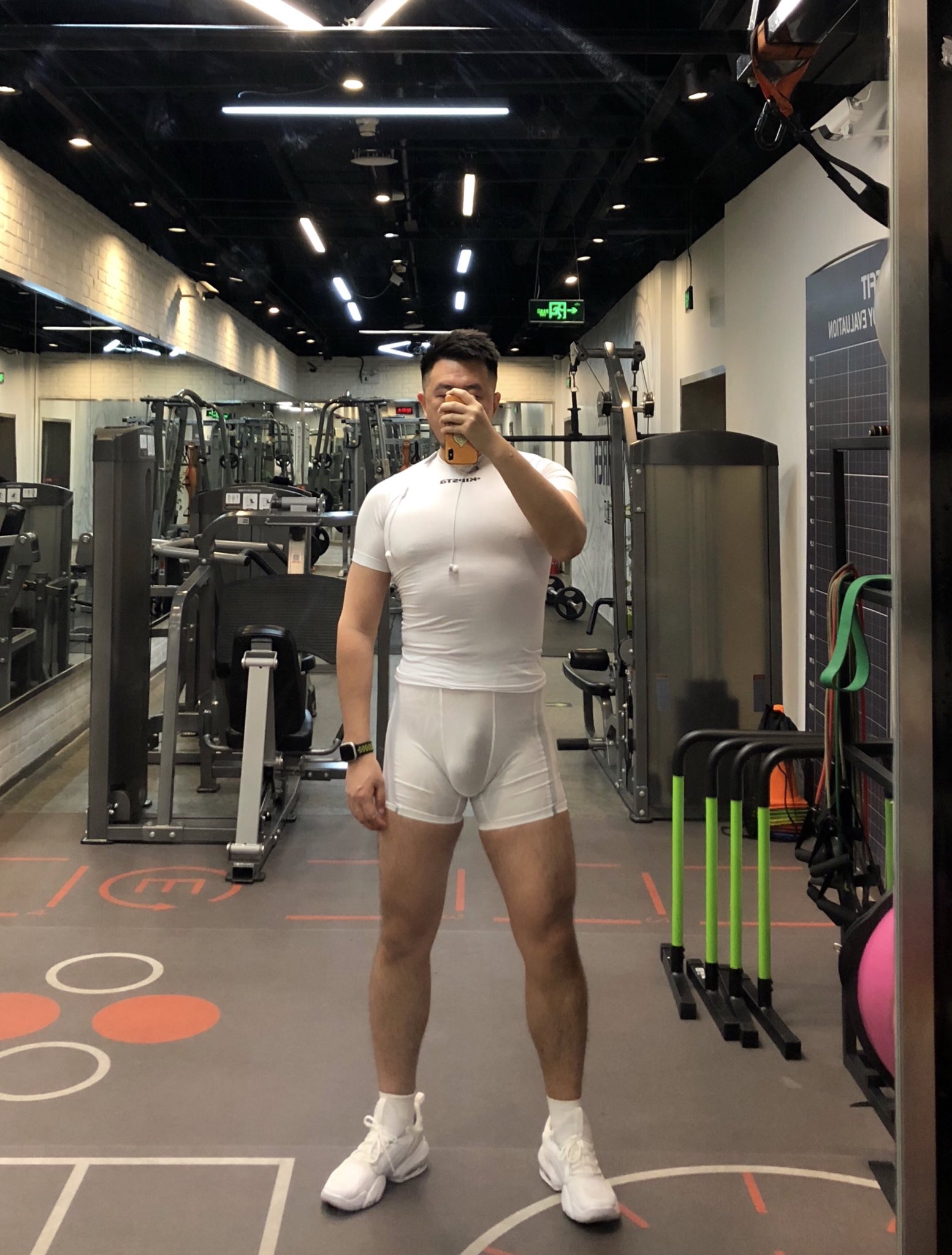 Jibaike On Twitter 午夜gym，流汗的阴茎慢慢勃起，冲击紧实的肠壁，爱液喷射在高潮的g点，然后慢慢流出，滴落在杠铃 Ihvpe8vm0p