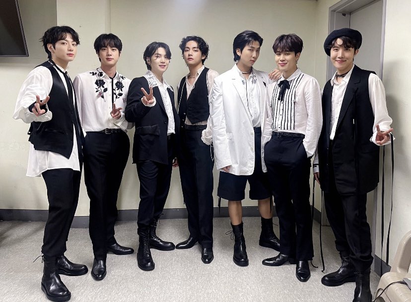 KPOPINA on Twitter: "BTS يُحققون اعلى عدد مبيعات في الاسبوع الاول لعام 2022 مع "Proof"https ...