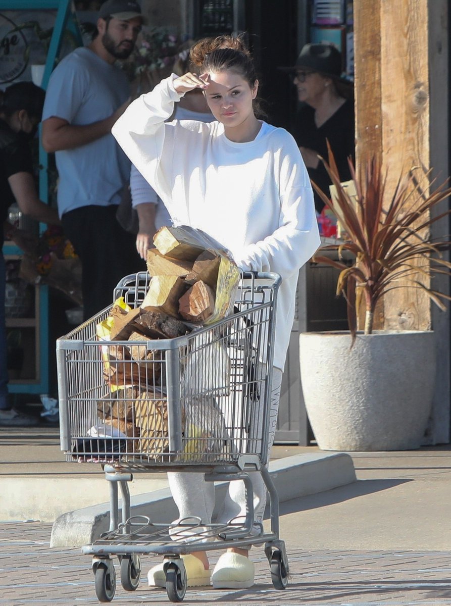 Selena Gomez seen shopping in Malibu Selena Gomez Source @gomezsource2